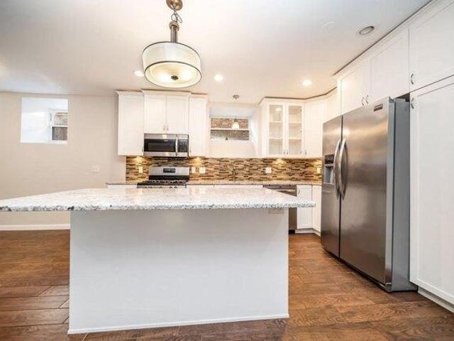 3 bedroom, Chelsea MA 02150 102343592