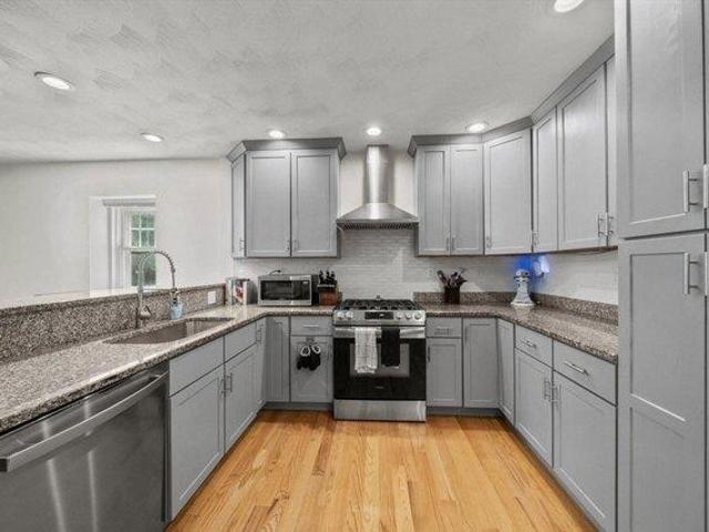 3 bedroom, Chelsea MA 02150 105080353