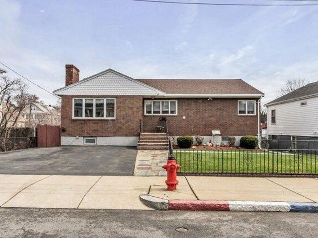 3 bedroom, Chelsea MA 02150 LS102370957