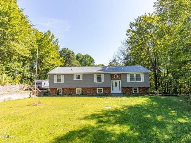 3 bedroom, Cheshire MA 01225 102215400