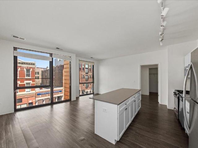 3 bedroom, Chicago IL 60642 81790676