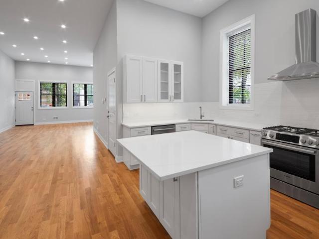 3 bedroom, Chicago IL 60642 LS66365338