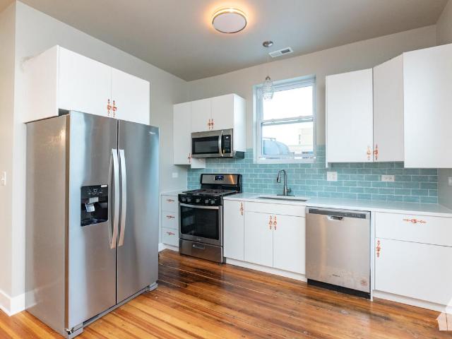 3 bedroom, Chicago IL 60657 80484045