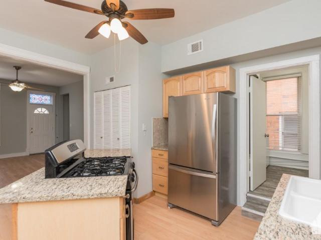 3 bedroom, Chicago IL 60657 84214403