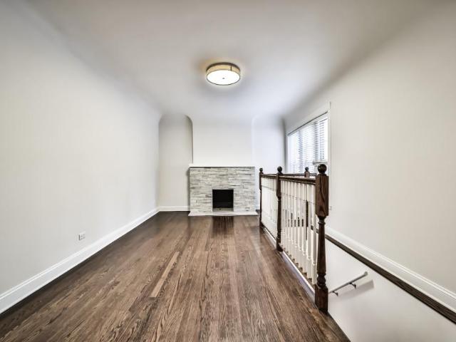 3 bedroom, Chicago IL 60613 40296896