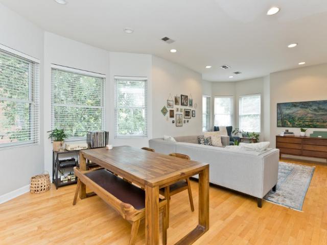 3 bedroom, Chicago IL 60613 67122896