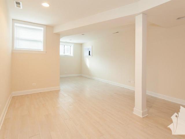 3 bedroom, Chicago IL 60613 LS61683686