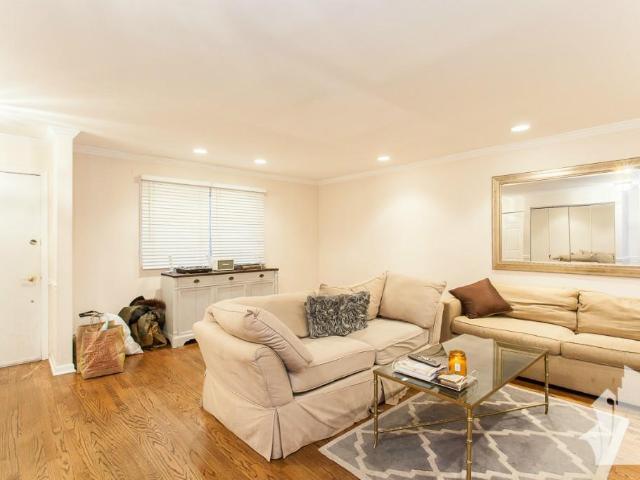 3 bedroom, Chicago IL 60610 79106804