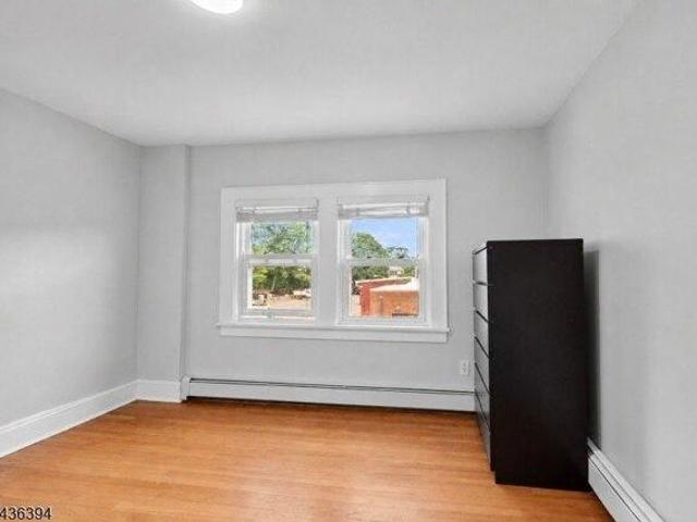 3 bedroom, Clifton NJ 07011 105127111