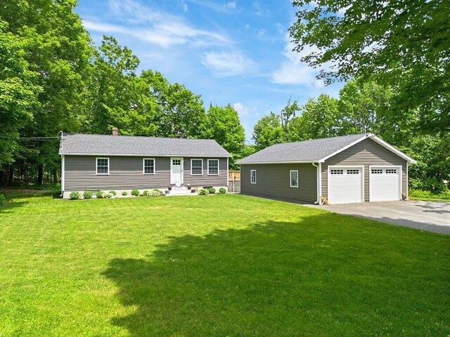 3 bedroom, Clinton ME 04927 103434746
