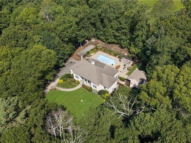 3 bedroom, Cranston RI 02831 105116130