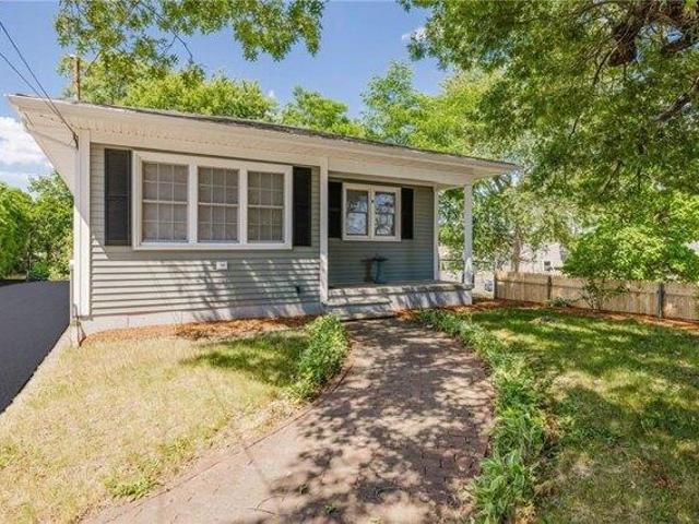 3 bedroom, Cranston RI 02910 104849561
