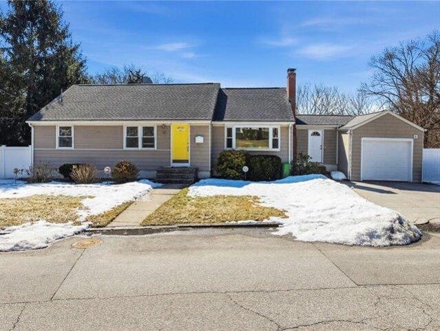 3 bedroom, Cranston RI 02910 102372528