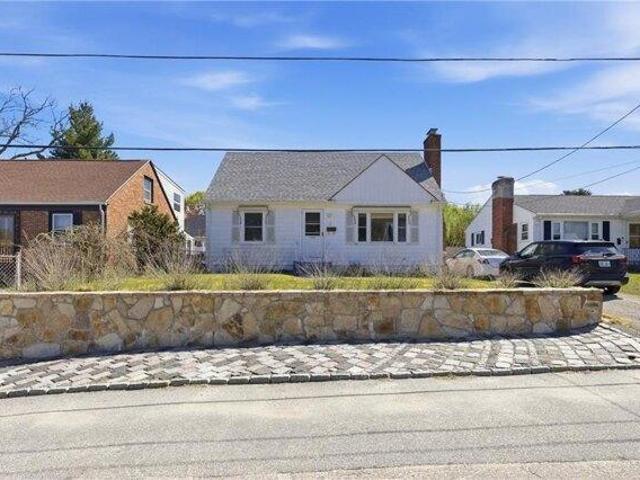 3 bedroom, Cranston RI 02910 102412685