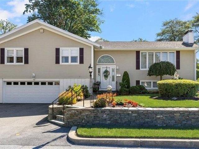 3 bedroom, Cranston RI 02920 102445894