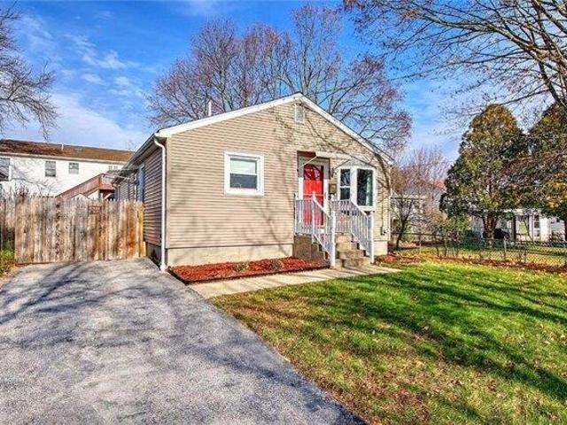 3 bedroom, Cranston RI 02920 103075238