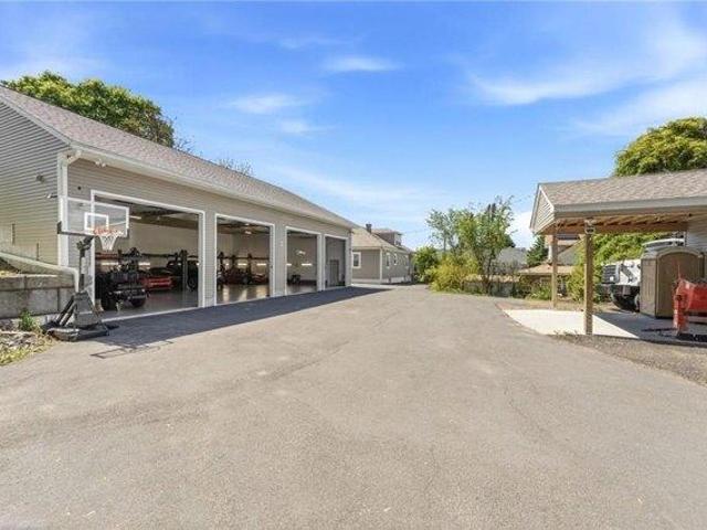3 bedroom, Cranston RI 02920 LS103074128