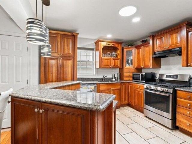 3 bedroom, Cumberland RI 02864 102063458