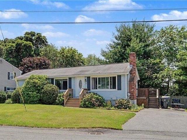 3 bedroom, Cumberland RI 02864 104190301