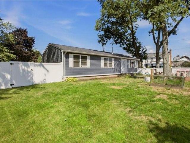 3 bedroom, Cumberland RI 02864 105094069