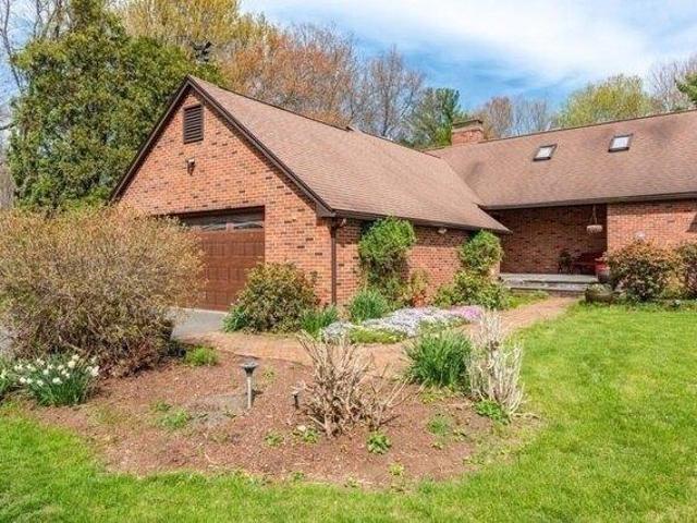 3 bedroom, Amherst MA 01002 102157597
