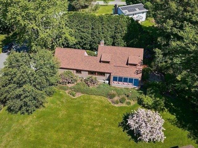 3 bedroom, Amherst MA 01002 103848296