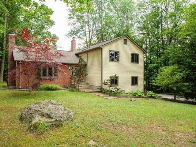 3 bedroom, Amherst MA 01002 105060800