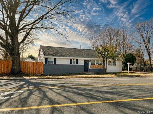 3 bedroom, Amityville NY 11701 105287945