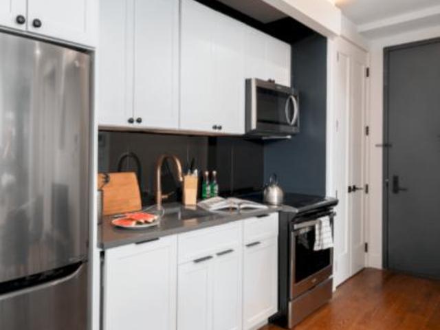 3 bedroom and 2 bath duplex apt close to transport