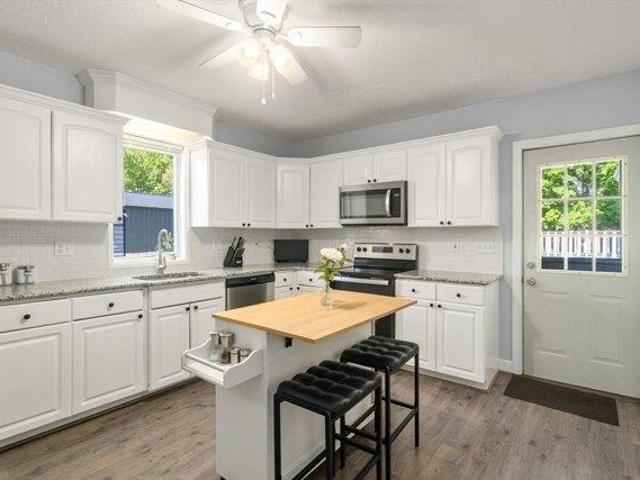 3 bedroom, Abington MA 02351 102585321