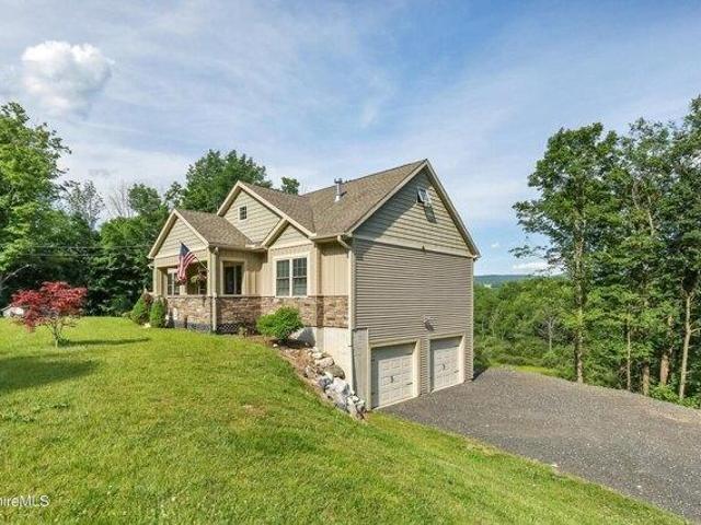 3 bedroom, Adams MA 01220 104655595