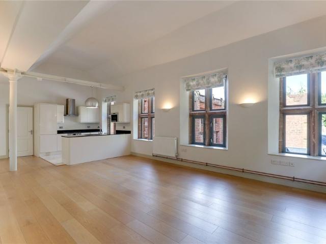 3 Bedroom Apartment Maisonette To Rent