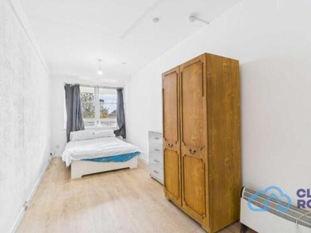 3 Bedroom Apartment Mitcham Great London 101834078