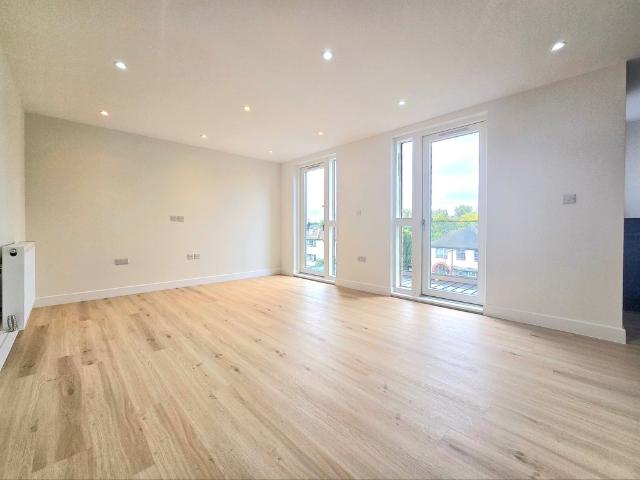 3 Bedroom Apartment, Norbury Avenue, London