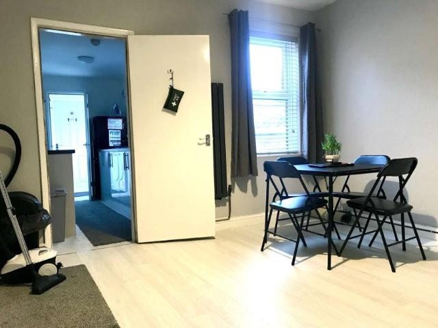 3 Bedroom Apartment Nottingham Nottingham 97235079
