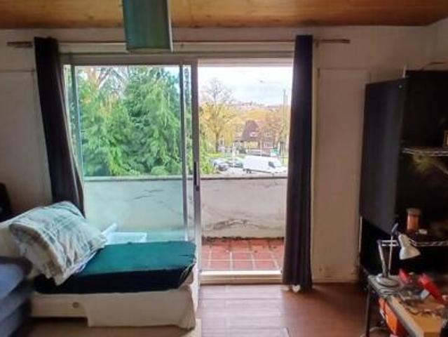 3 Bedroom Apartment Nottingham Nottingham LS100366217