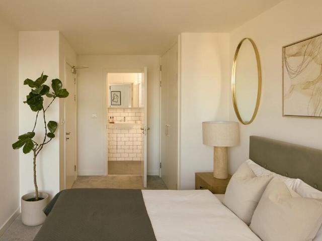 3 Bedroom Apartment at Glasgow. 3 bed apartment to rent £2,100 pcm £485 pw