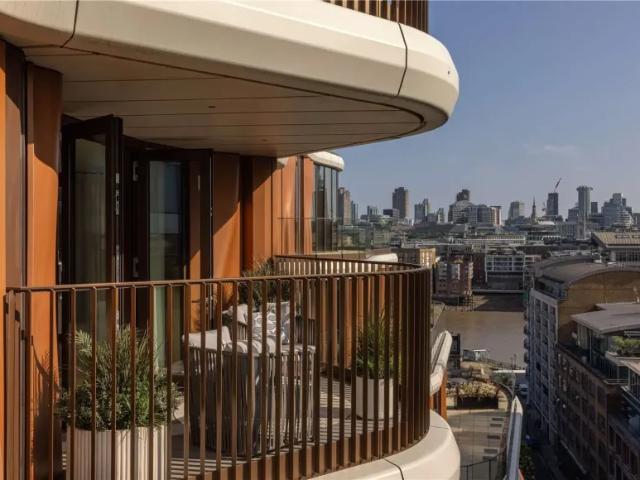 3 Bedroom Apartment Bankside London LS102596522
