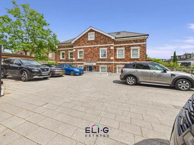 3 Bedroom Apartment Barnet Greater London 99688617