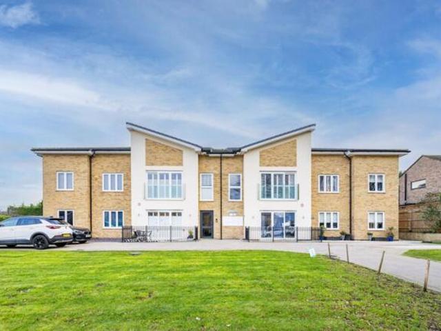 3 Bedroom Apartment Beckenham Greater London 101996319