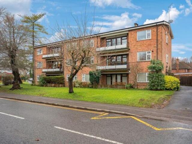 3 Bedroom Apartment Beaconsfield Buckinghamshire 98864556
