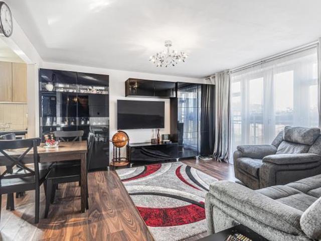 3 Bedroom Apartment Berkshire Slough LS101351717