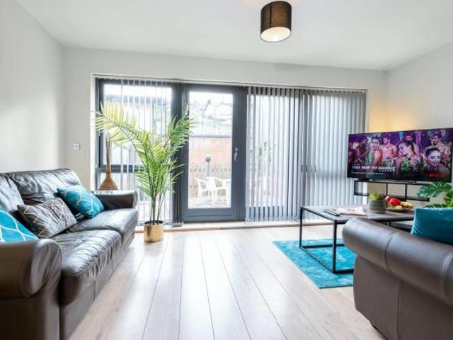 3 Bedroom Apartment Birmingham Birmingham 66967614