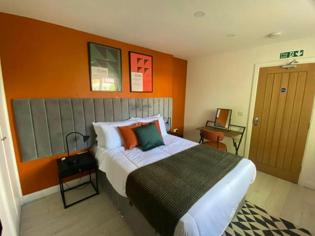 3 Bedroom Apartment Birmingham Birmingham 76393105