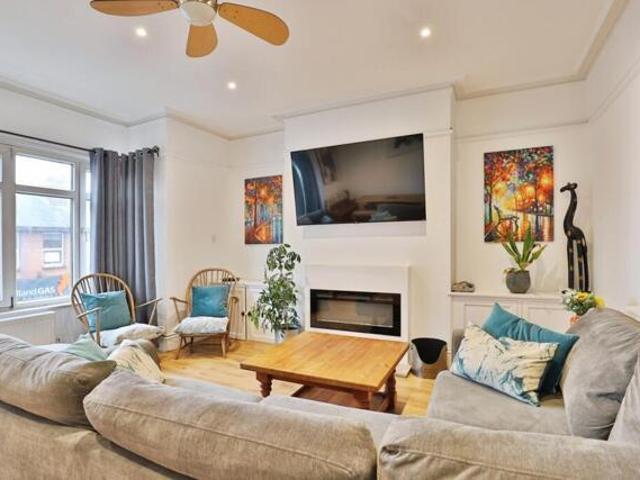 3 Bedroom Apartment Bournemouth Poole 99572115