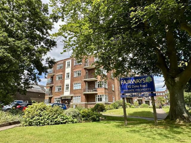 3 Bedroom Apartment Brighton East Sussex LS99437371