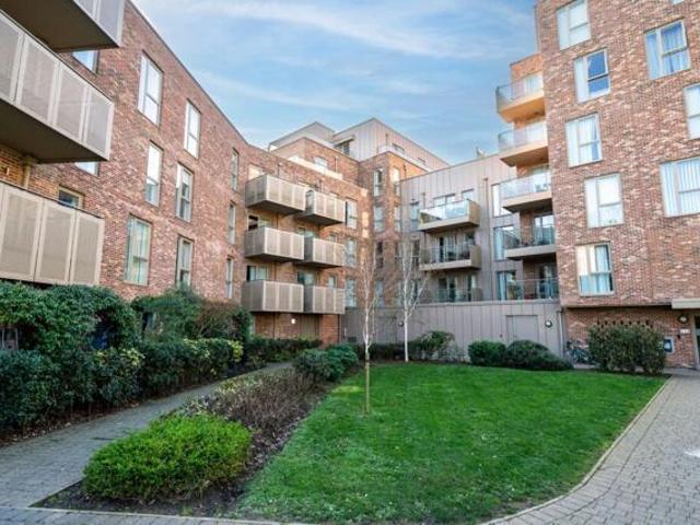 3 Bedroom Apartment Cambridge Cambridgeshire LS102023835
