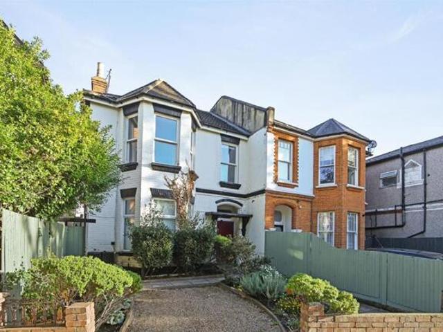 3 Bedroom Apartment Camden Greater London LS96788196