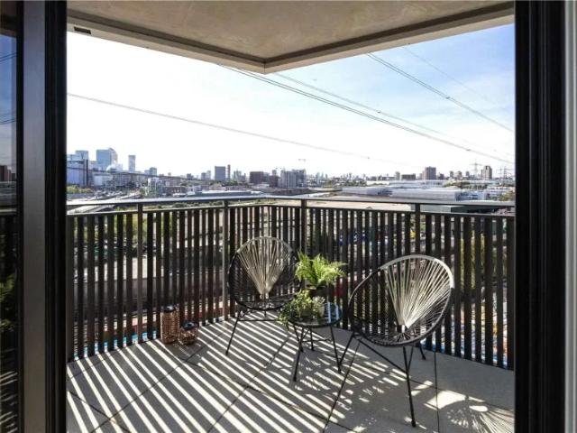 3 Bedroom Apartment Canning London 102596536