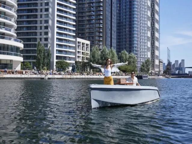 3 Bedroom Apartment Canary Wharf London LS102596550